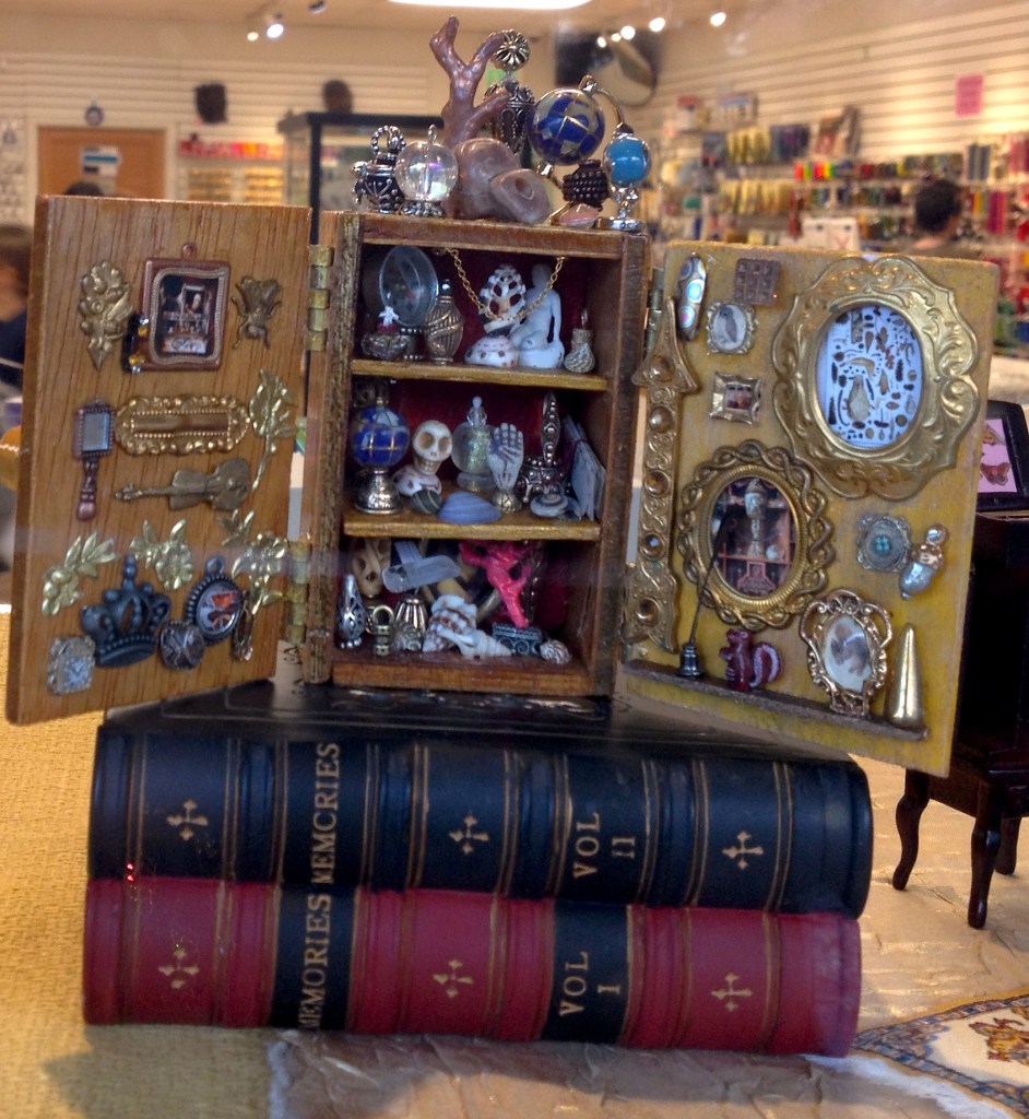 Cabinets of Curiosity – The Miniature Museum of Natural History and ...